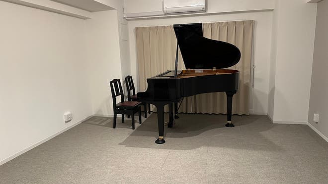 【新御徒町駅徒歩1分】15畳の防音室!グランドピアノ・楽器練習・録音録画などの写真1