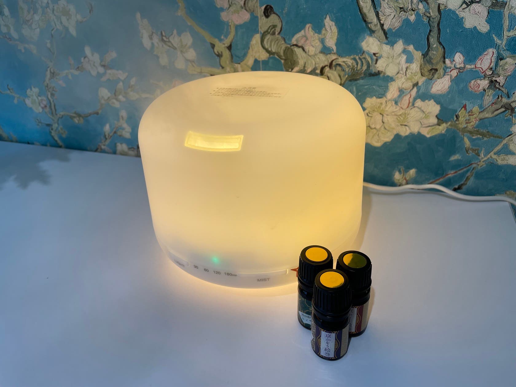 【超音波うるおいアロマディフューザー（LEDライト付き）】の画像1