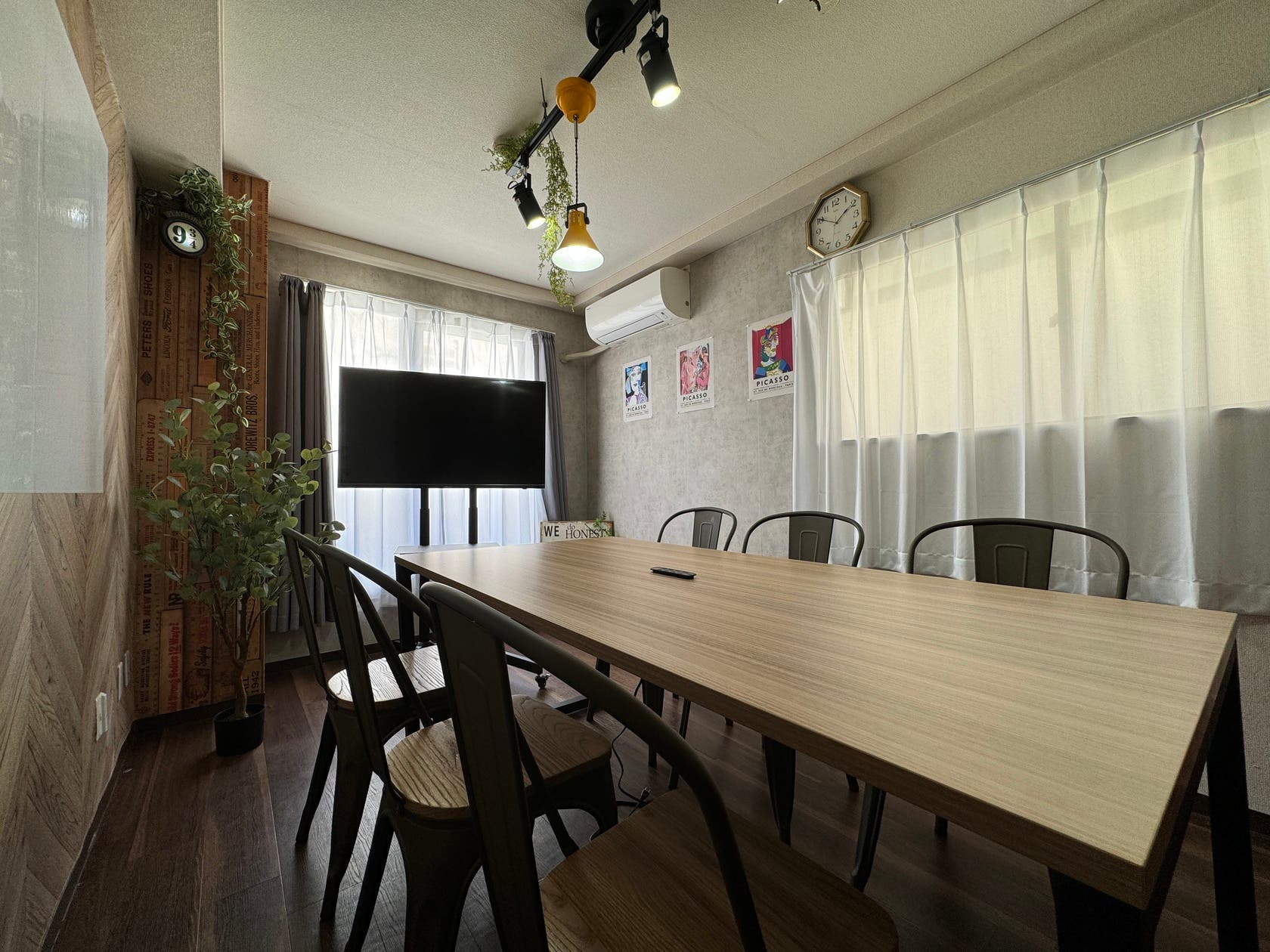 高速光回線⚡桜木町駅1分🚶最上階10階・角部屋の静かな個室｜緑豊かなカフェ風インテリア｜ライブ配信・動画撮影に最適の写真16