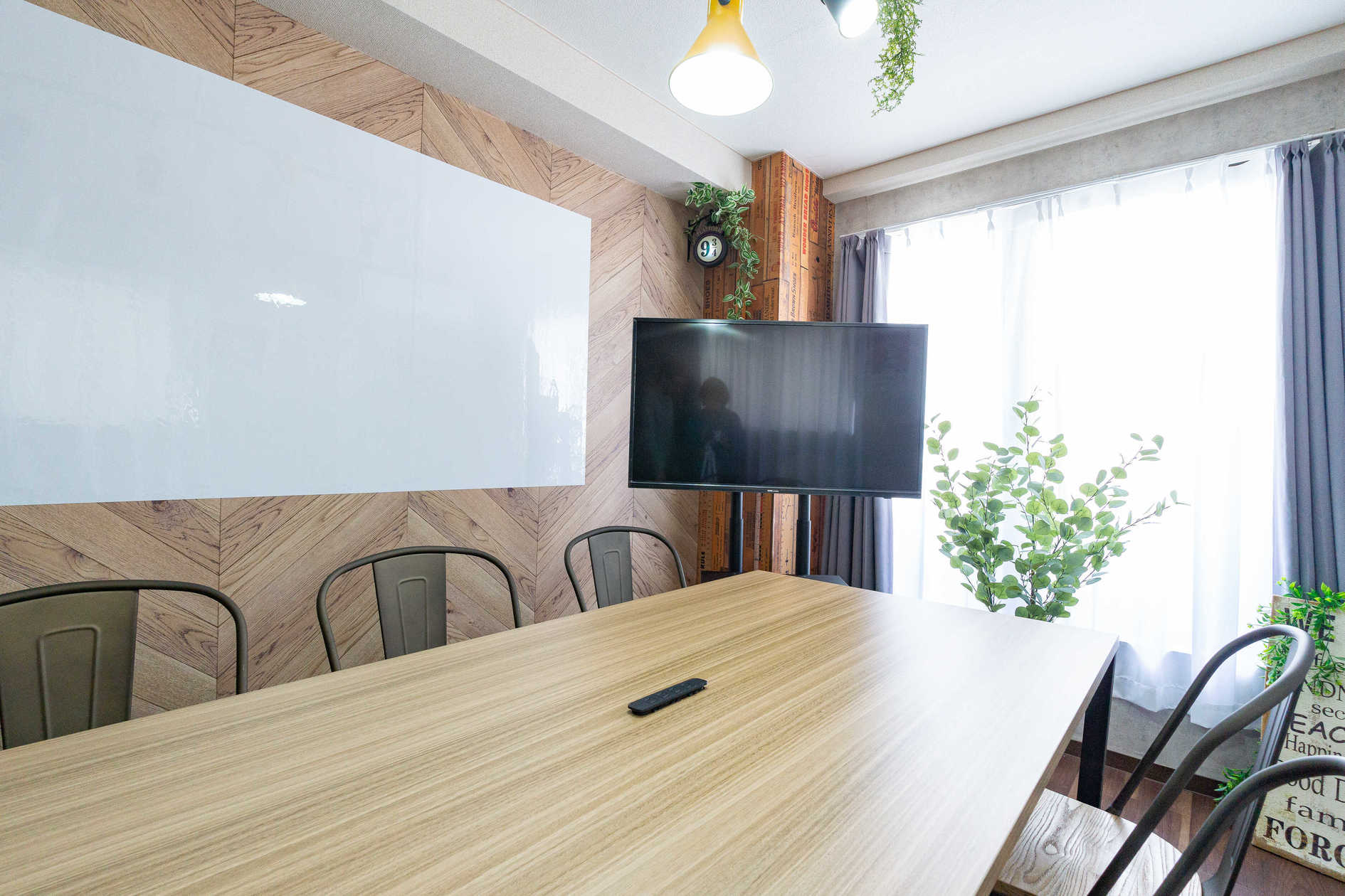 高速光回線⚡桜木町駅1分🚶最上階10階・角部屋の静かな個室｜緑豊かなカフェ風インテリア｜ライブ配信・動画撮影に最適の写真13