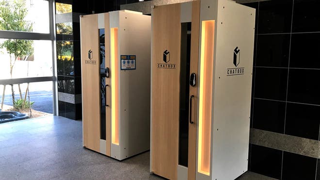 【CHATBOX足立六町】101(一人用ワークブース) Web会議・通話に最適/無料WiFi/電源ありの写真1