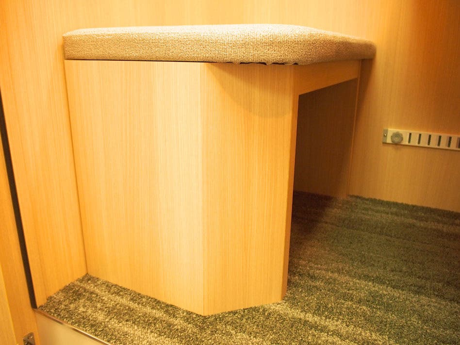 【CHATBOX大阪扇町】102(一人用ワークブース)　Web会議・通話に最適/Wi-fi/電源ありの写真4