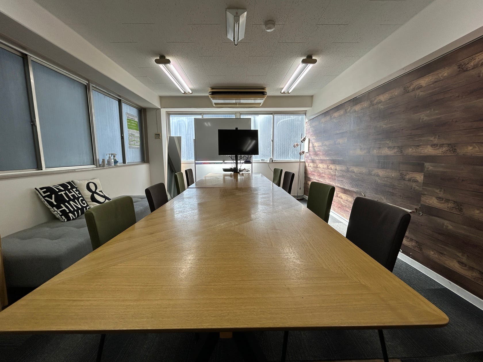 【八丁堀4分・新富町4分】貸し会議室💻2面窓で換気良好🔄✨広々上質な空間👍プロジェクター🈶LMスペース八丁堀の写真10