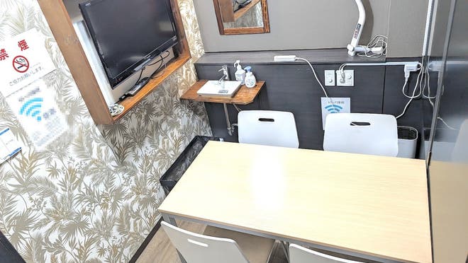 会議室2 神田駅3分 完全個室 高速Wi-Fi/地上波TV/打合せ/ボードゲーム/レッスン/英会話/映画鑑賞の写真1