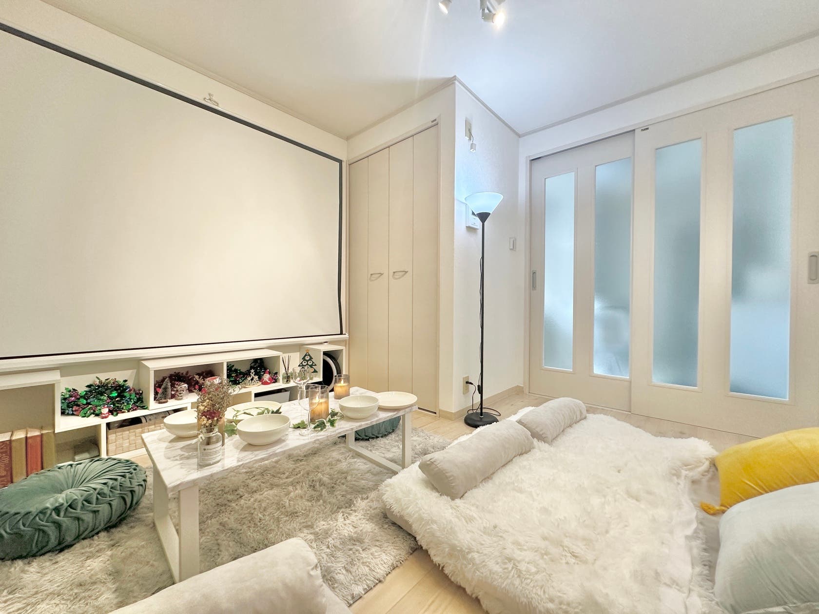 🏆オープン割🏆✨大画面でHulu/YouTube見放題🎉100㌅ﾌﾟﾛｼﾞｪｸﾀｰ無料🤍完全個室のﾌﾟﾗｲﾍﾞｰﾄ空間🎂の写真4