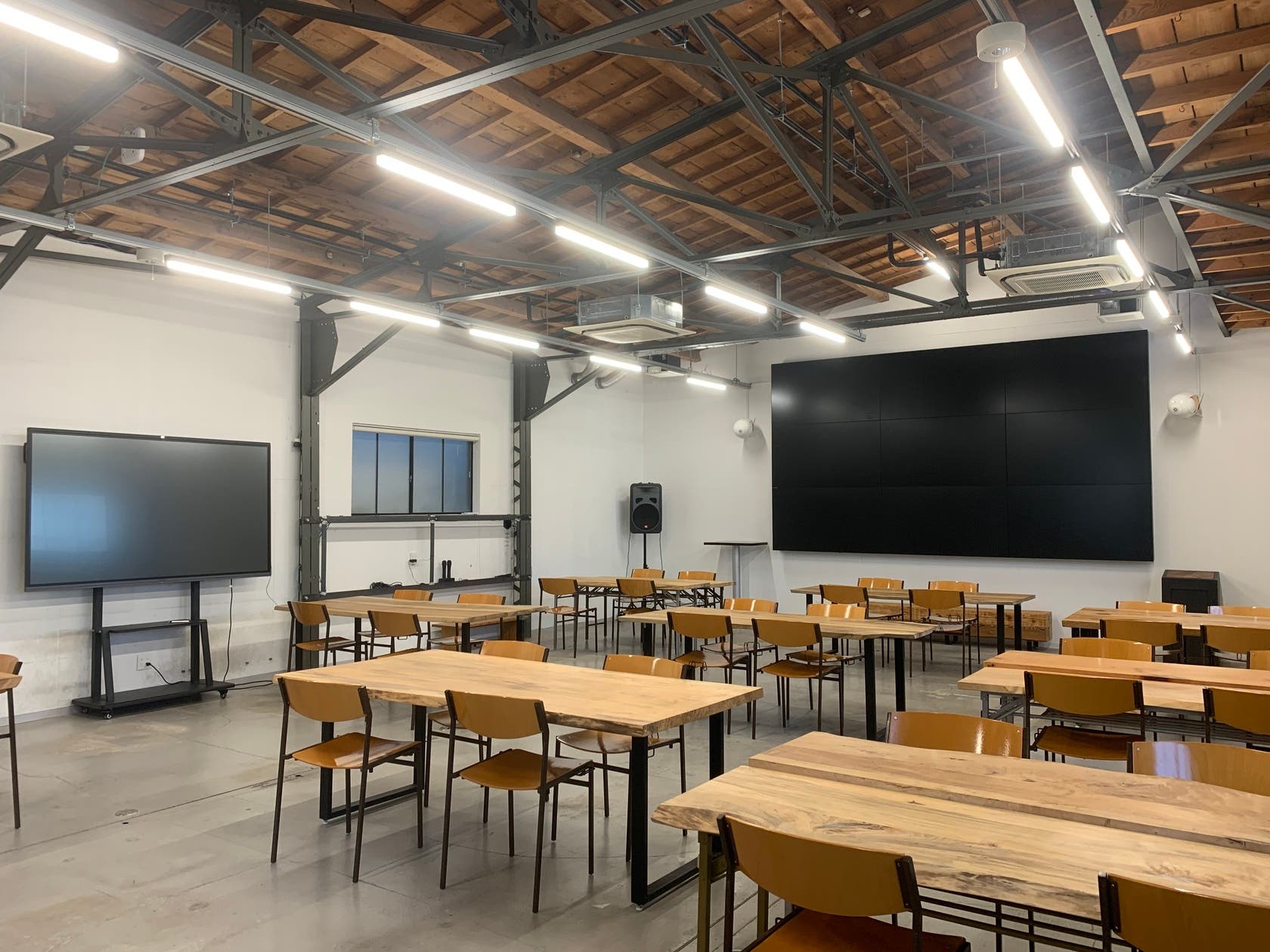 【自由席】Feat.spaceで作業や勉強、ZOOM会議などにも利用しやすいコワーキングスペースの写真7