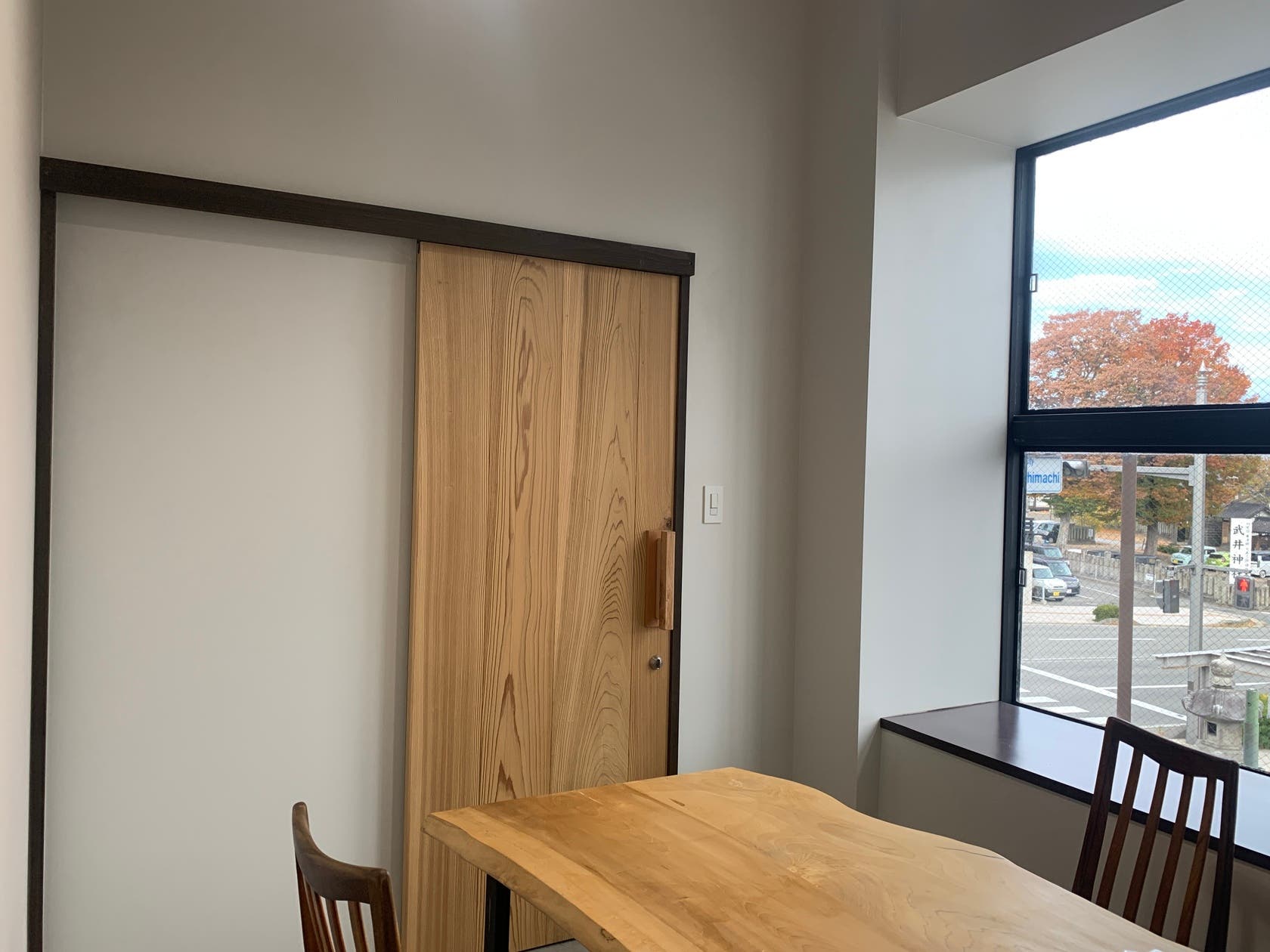 ZOOM会議やリモート、商談などにも使える完全個室型の貸し会議室(Room A)の写真4