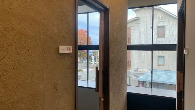 ZOOM会議やリモート、商談などにも使える完全個室型の貸し会議室(Room C)の写真2