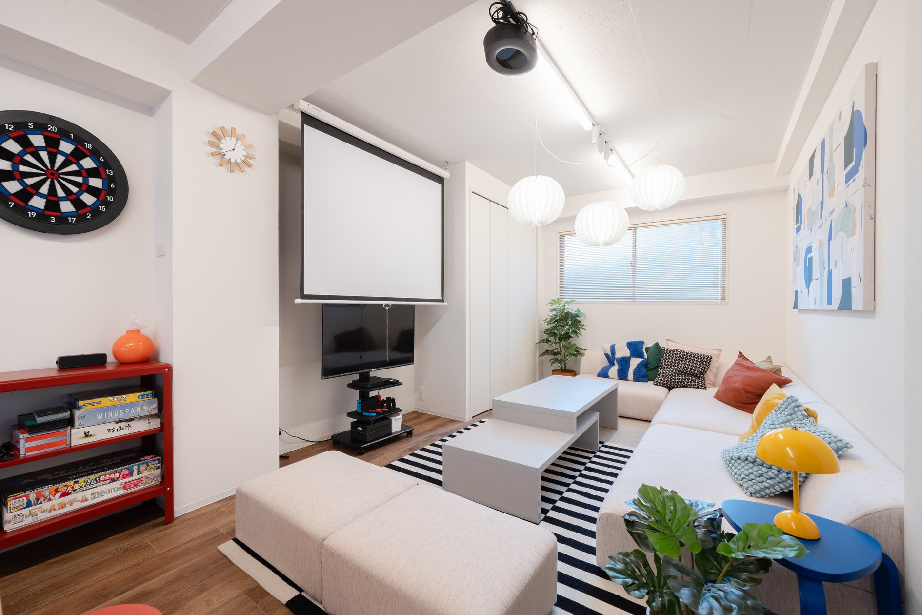 ボドゲ秋葉原7号店🌟ボードゲーム８５種類🎲ダーツ🎯プロジェクター📽️大画面TV📺光回線の写真6