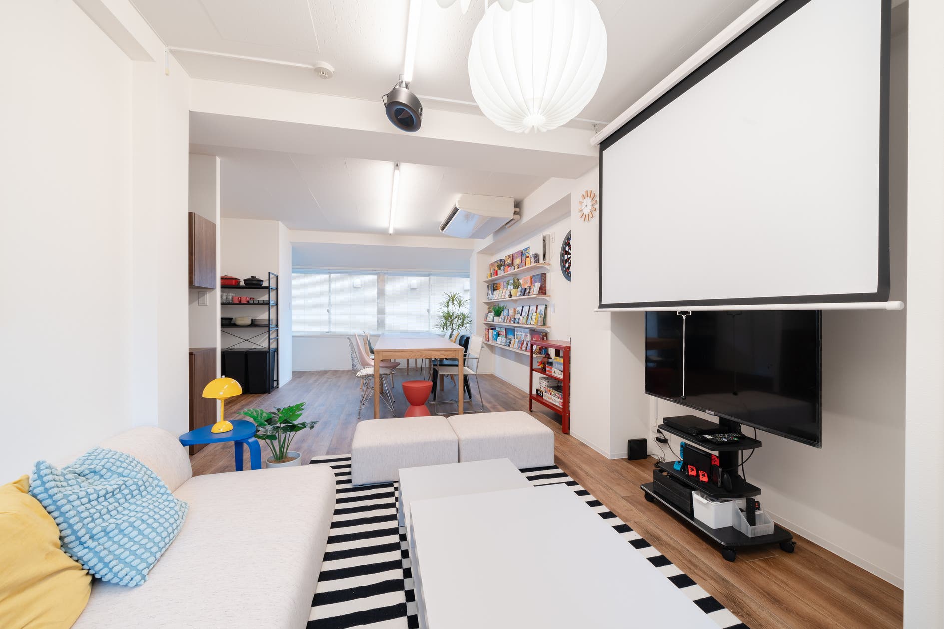 ボドゲ秋葉原7号店🌟ボードゲーム８５種類🎲ダーツ🎯プロジェクター📽️大画面TV📺光回線の写真8