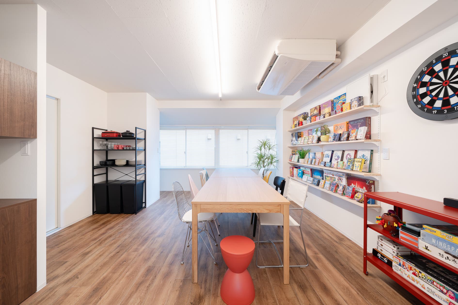 ボドゲ秋葉原7号店🌟ボードゲーム８５種類🎲ダーツ🎯プロジェクター📽️大画面TV📺光回線の写真10