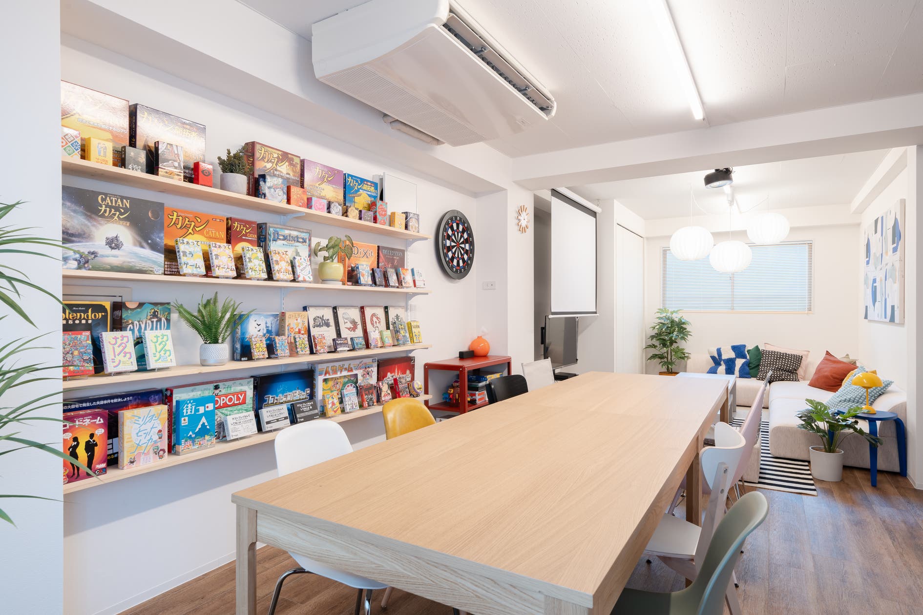 ボドゲ秋葉原7号店🌟ボードゲーム８５種類🎲ダーツ🎯プロジェクター📽️大画面TV📺光回線の写真1