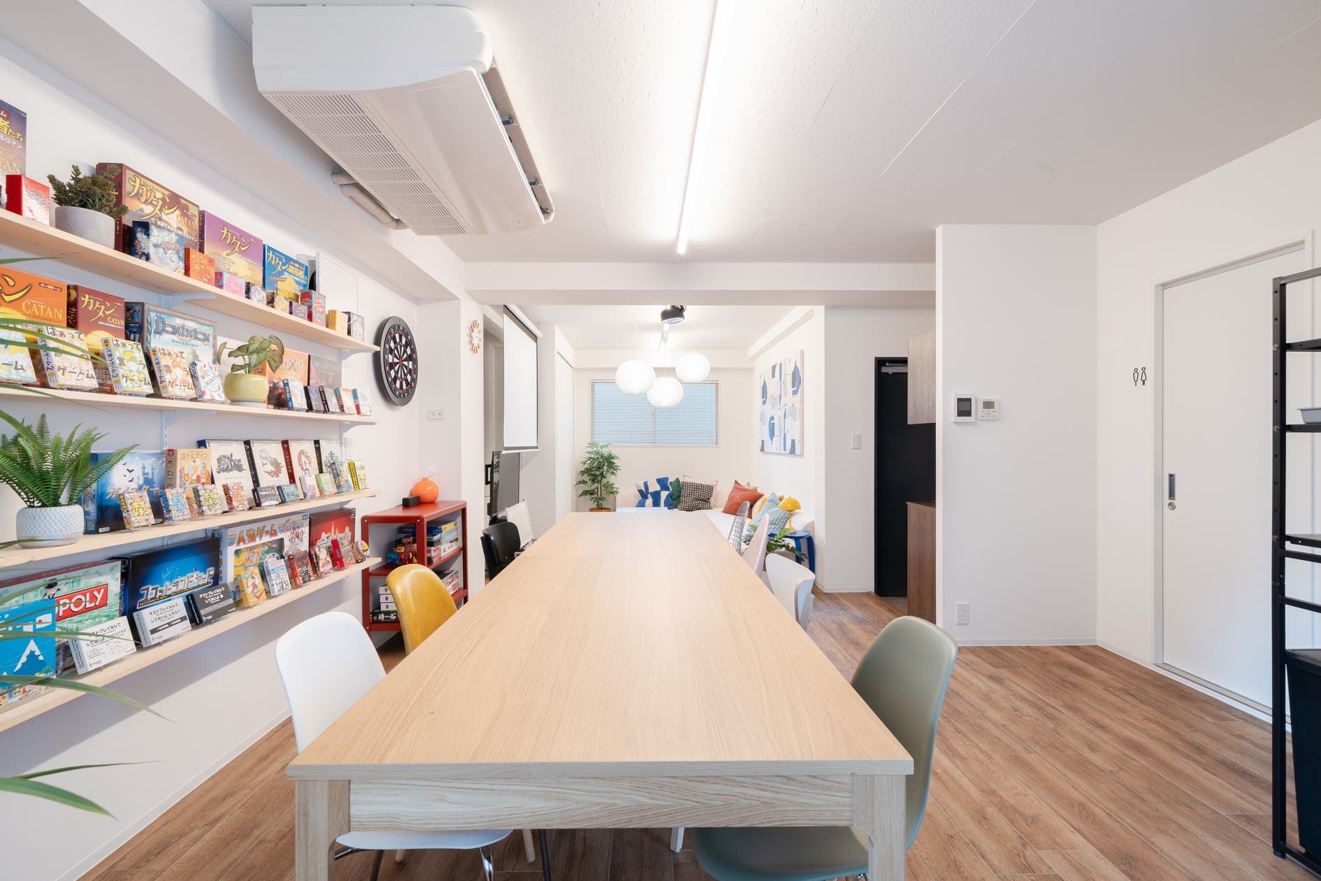 ボドゲ秋葉原7号店🌟ボードゲーム８５種類🎲ダーツ🎯プロジェクター📽️大画面TV📺光回線の写真12