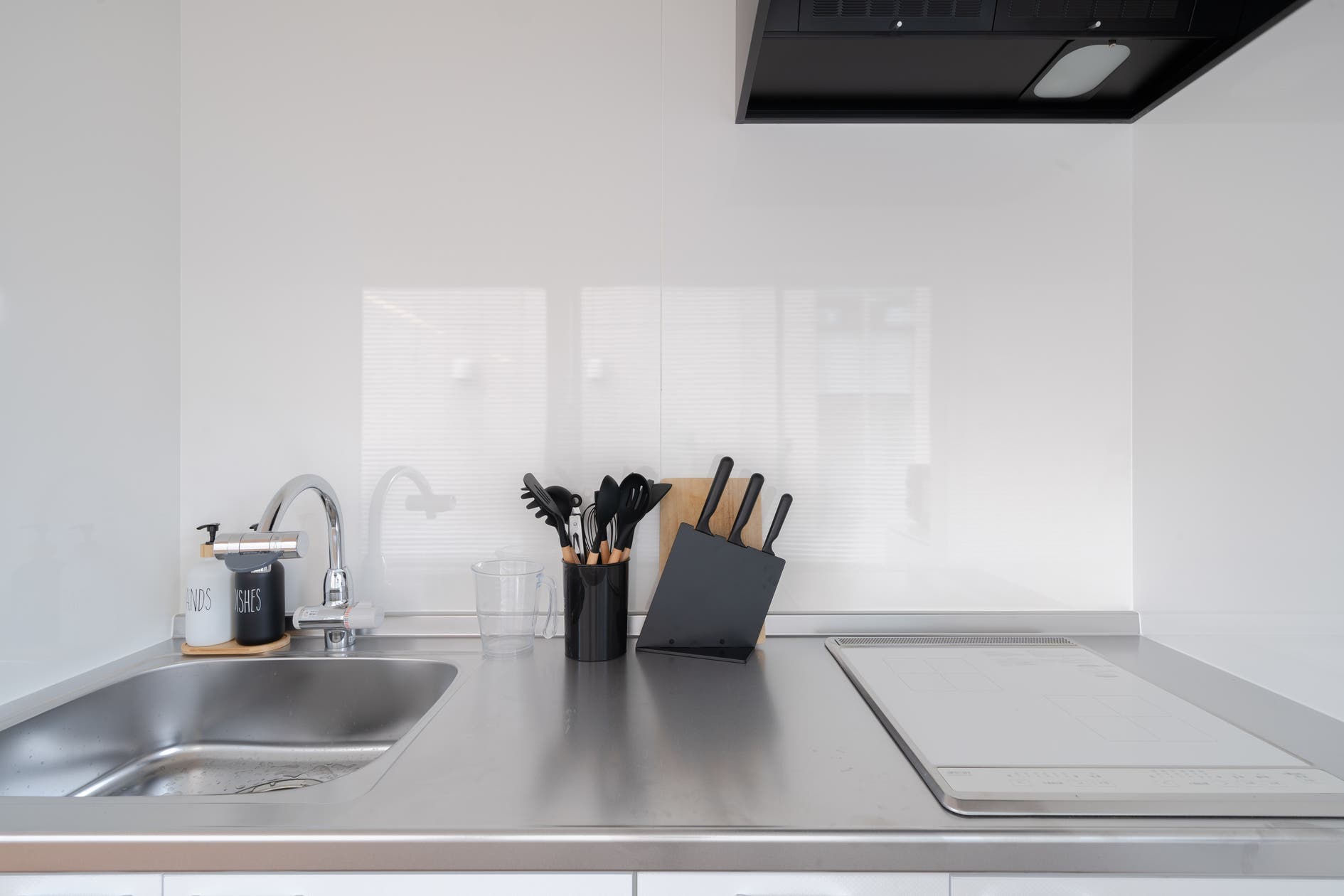 ボドゲ秋葉原7号店🌟ボードゲーム８５種類🎲ダーツ🎯プロジェクター📽️大画面TV📺光回線の写真21