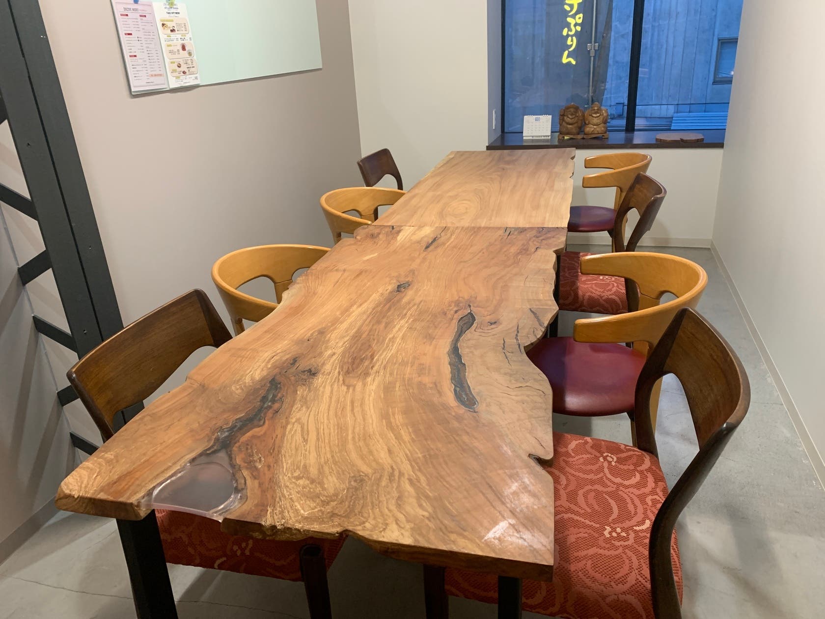 ZOOM会議やリモート、商談などにも使える完全個室型の貸し会議室(Room D)の写真2