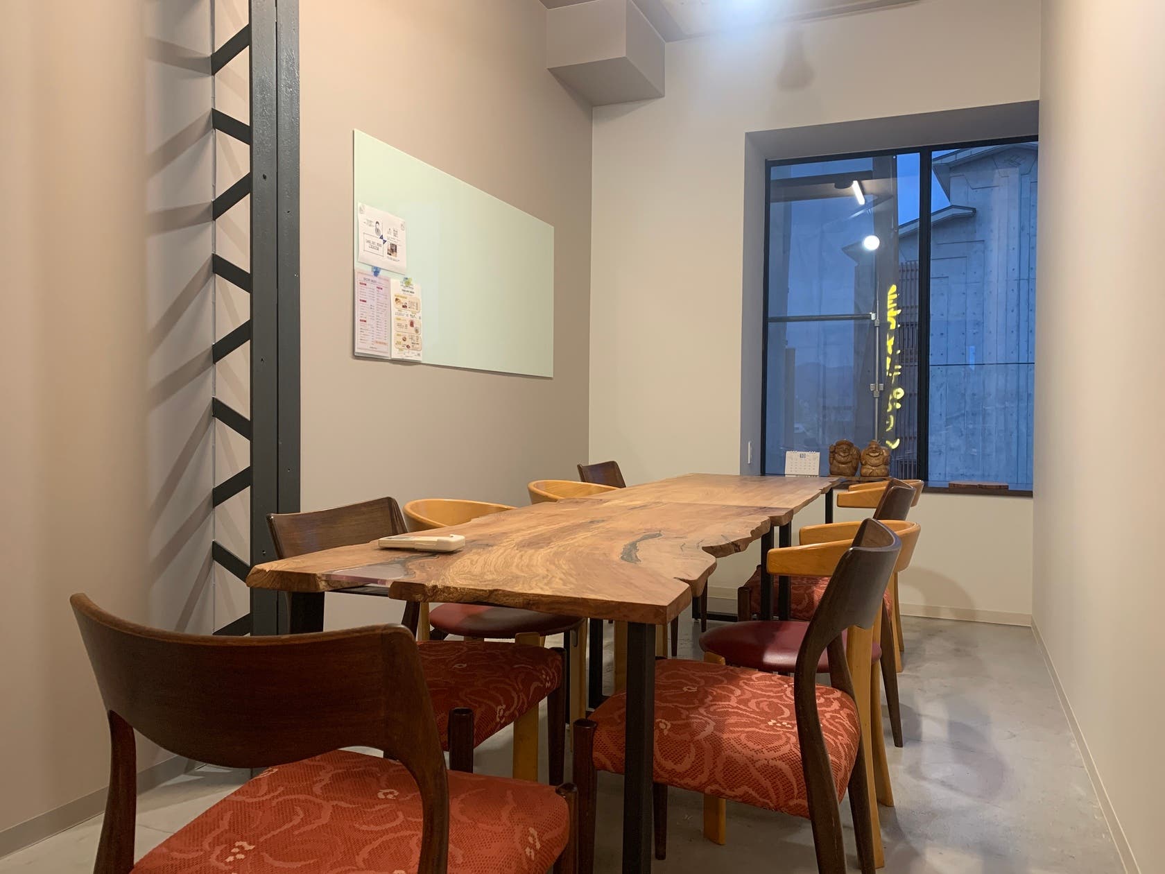 ZOOM会議やリモート、商談などにも使える完全個室型の貸し会議室(Room D)の写真1