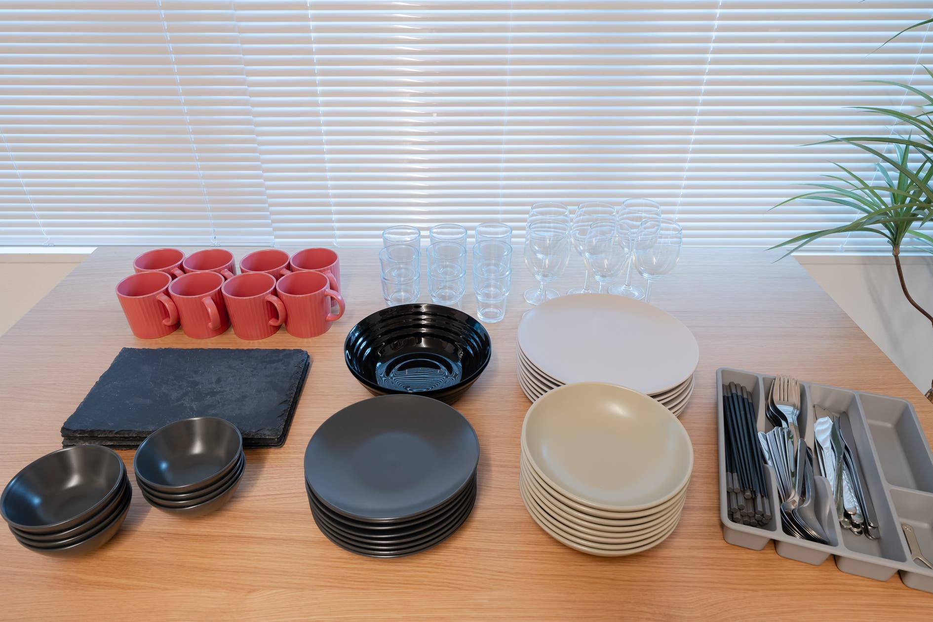 ボドゲ秋葉原7号店🌟ボードゲーム８５種類🎲ダーツ🎯プロジェクター📽️大画面TV📺光回線の写真26