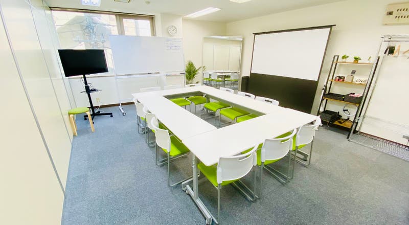 【宇都宮駅東口すぐ】最大15名80㌅スクリーン,大型モニターなど設備充実！ 会議/セミナー/面接/学生/動画撮影/お1人もOK！