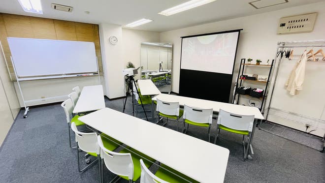 【宇都宮駅東口すぐ】最大15名80㌅スクリーン,大型モニターなど設備充実! 会議/セミナー/面接/学生/動画撮影/お1人もOK!の写真5