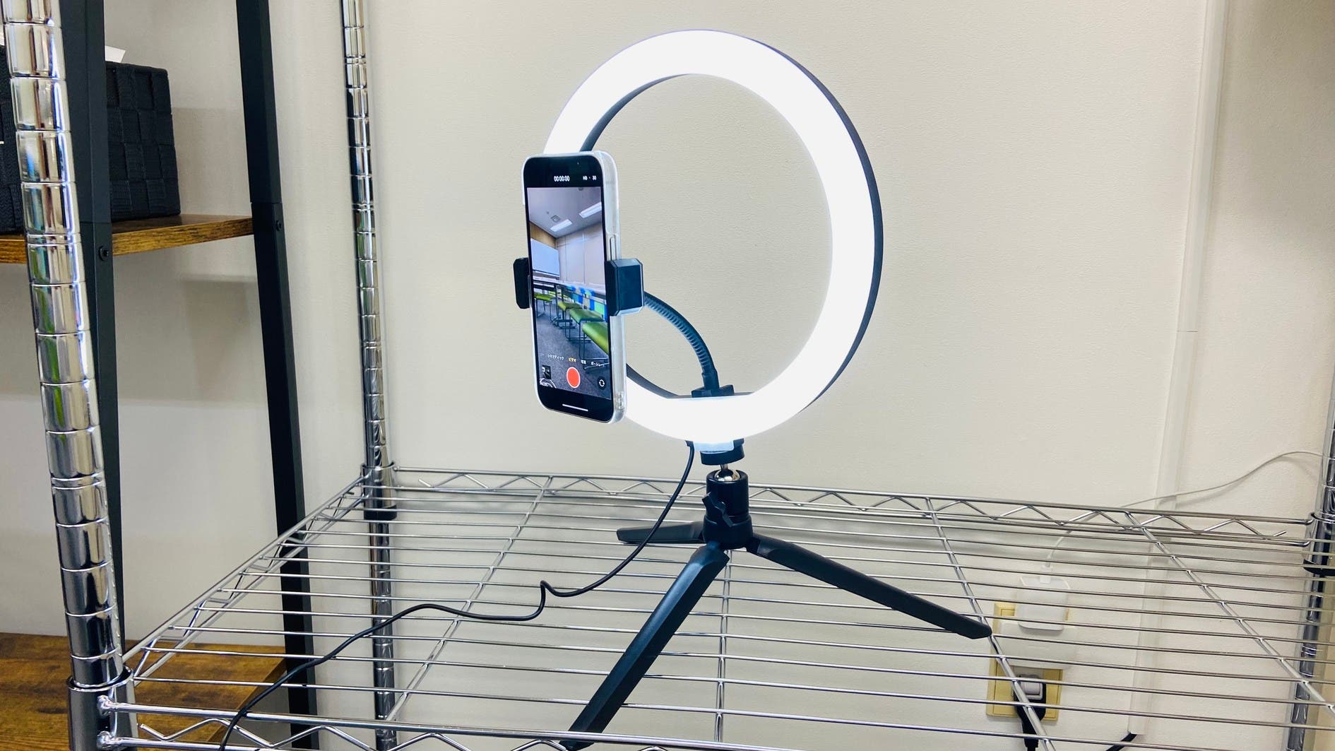 【宇都宮駅東口すぐ】最大15名80㌅スクリーン,大型モニターなど設備充実！ 会議/セミナー/面接/学生/動画撮影/お1人もOK！の写真9