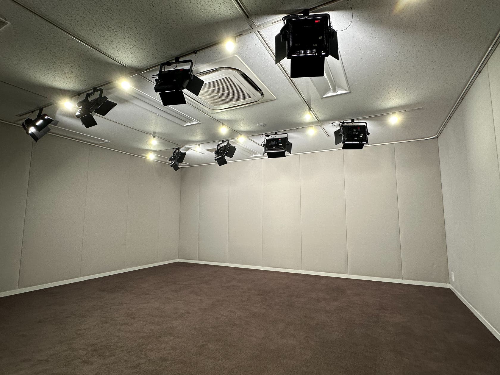 港区エリア≪ミドルサイズ／防音設計／グリーンバック完備≫【南麻布MICStudio】の写真4