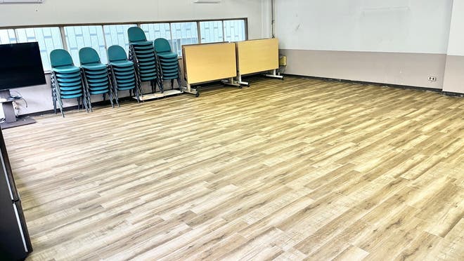 【65インチTV & エアコン、床、LED照明リニューアル👍】踊れる🕺セミナールーム 最大50名 椅子40脚 in 曳舟の写真13