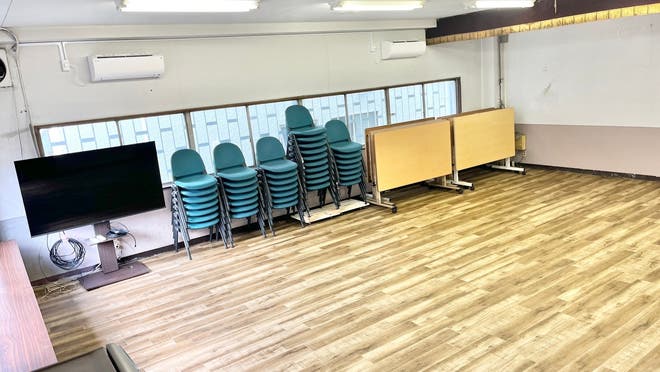 【65インチTV & エアコン、床、LED照明リニューアル👍】踊れる🕺セミナールーム 最大50名 椅子40脚 in 曳舟の写真1