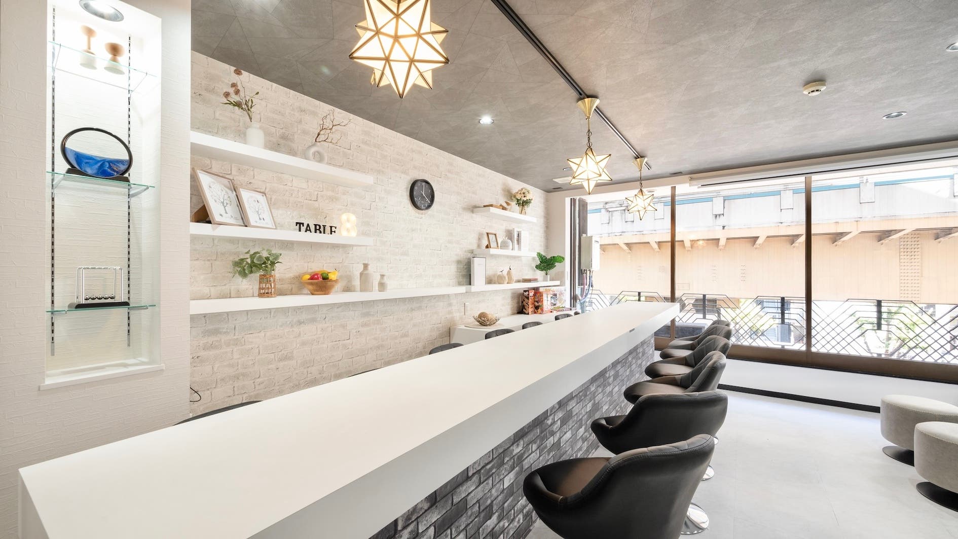 【東梅田/大阪駅すぐ】最大30名🎉バーの雰囲気🦋ワンフロアの貸切贅沢空間✨120㌅巨大スクリーン🎥飲食持込🆗／Table8の写真13