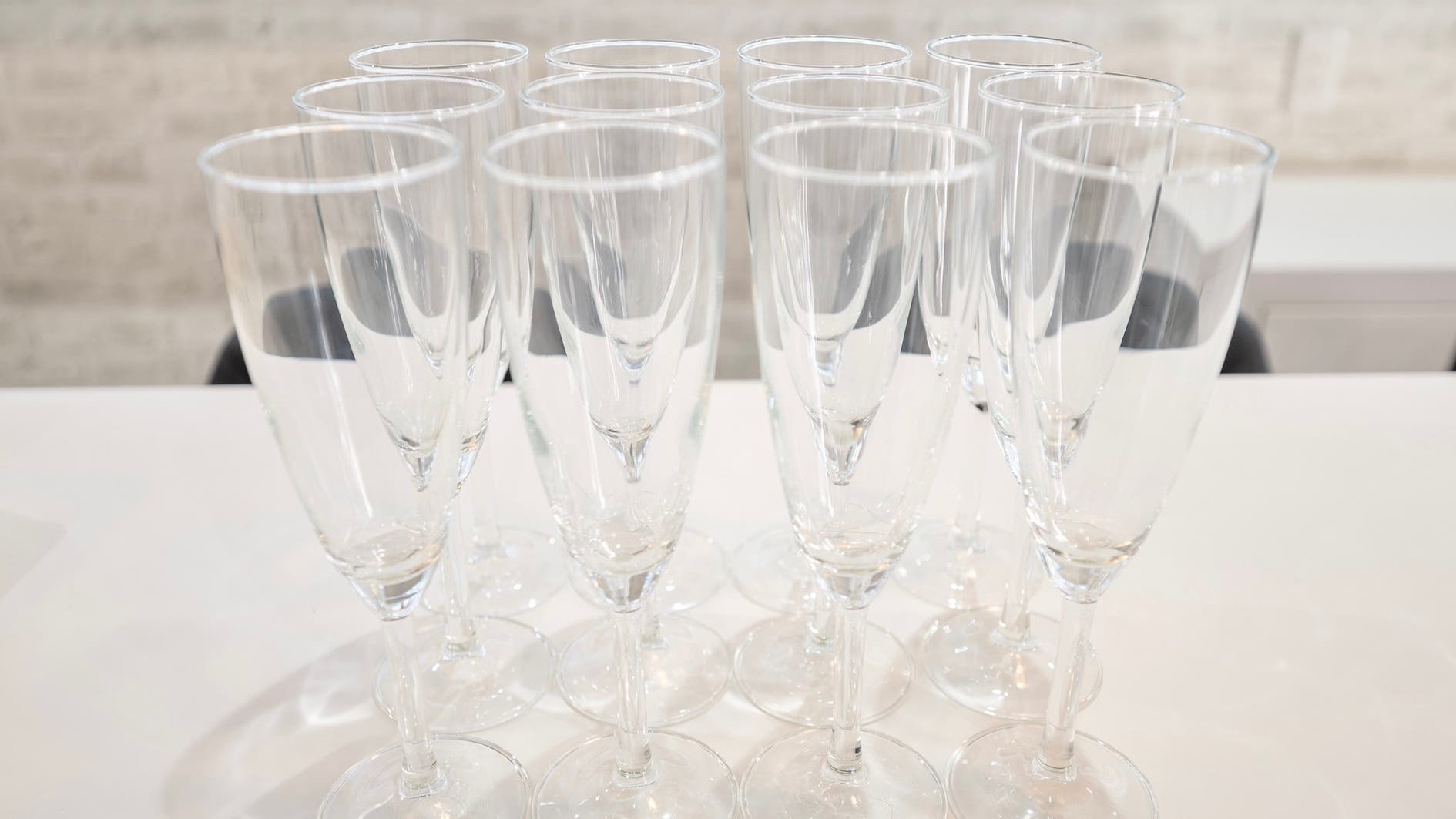 【東梅田/大阪駅すぐ】最大30名🎉バーの雰囲気🦋ワンフロアの貸切贅沢空間✨120㌅巨大スクリーン🎥飲食持込🆗／Table8の写真20