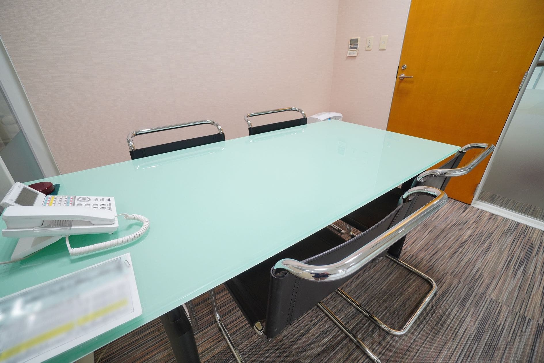 ＜英進館天神本館3号館レンタルスペース202＞2名収容面談室💺会議/打ち合わせ/商談/面談/面接の写真4