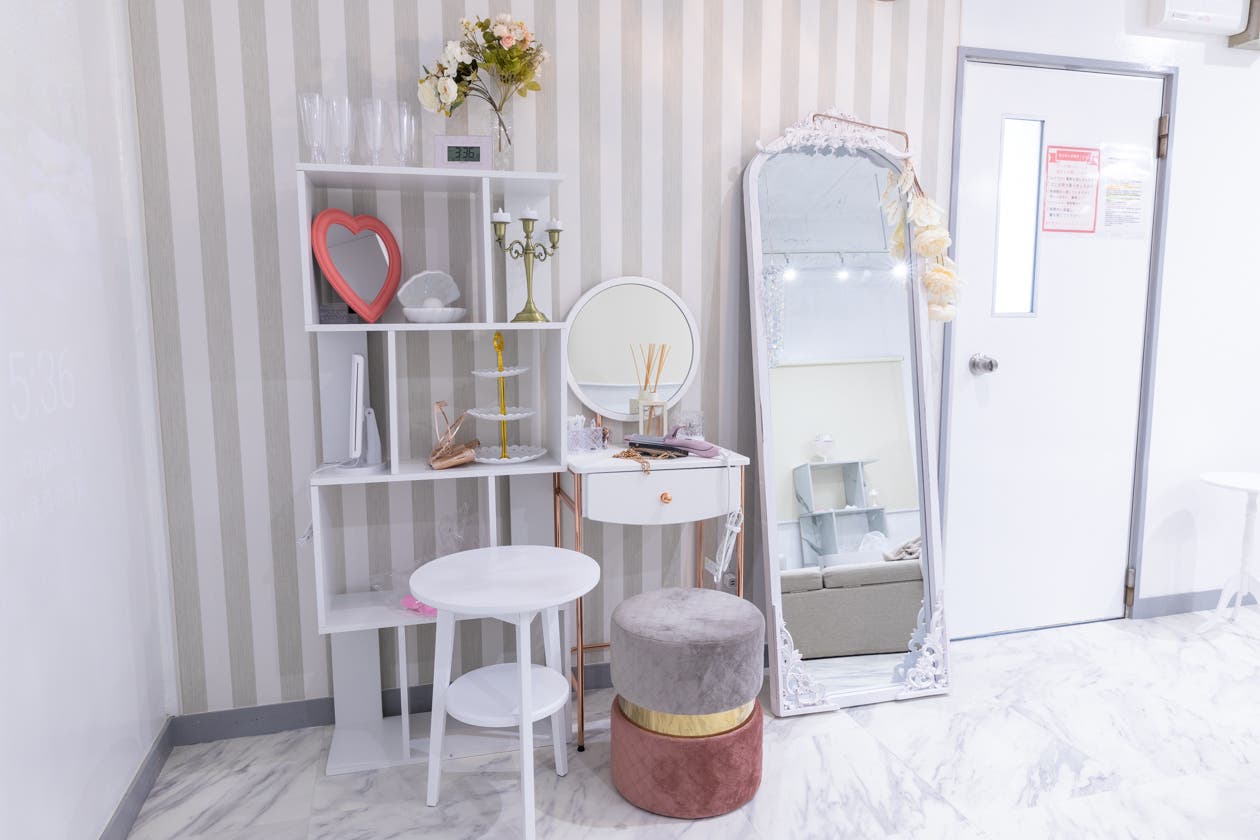 お姫様ドレッサー【背景ストライプ柄で撮影にも人気♡】の画像1