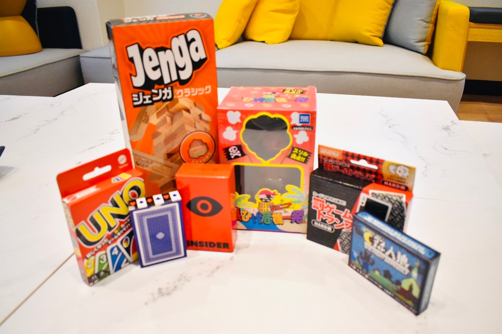 ⑥ボードゲーム類（罰ゲームトランプ/インサイダーゲーム/ワンナイト人狼/トランプ/UNO/黒ひげ危機一発/ジェンガ）の画像1