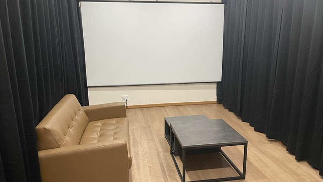 野々市駅から徒歩6分のレンタルシアタールームです。の写真1