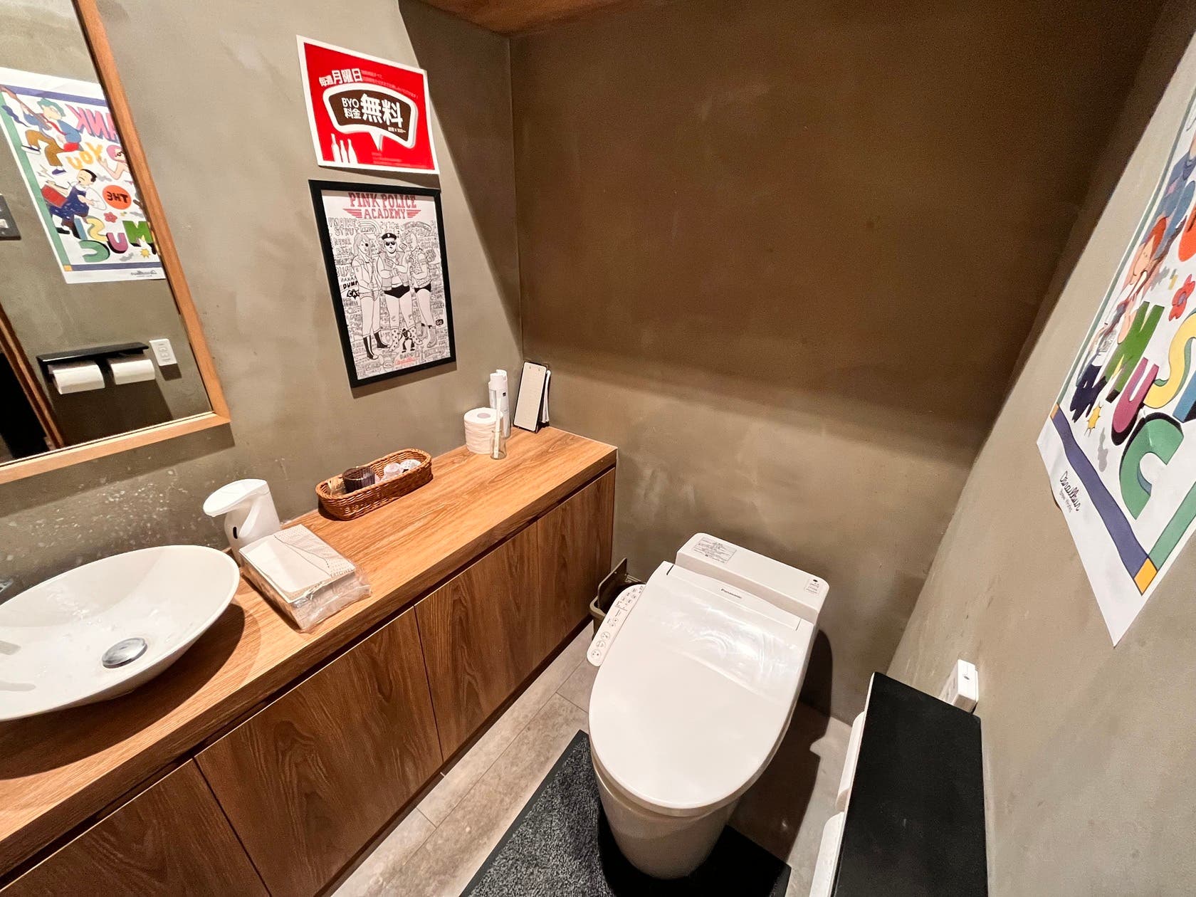 【喜多見駅から徒歩3分！オンラインMTGに最適】WiFi・電源・フリードンク完備 1名個室 ＜ROOM3＞の写真8