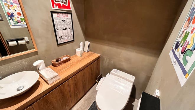 【喜多見駅から徒歩3分!オンラインMTGに最適】WiFi・電源・フリードンク完備 4名個室 <ROOM5>の写真8