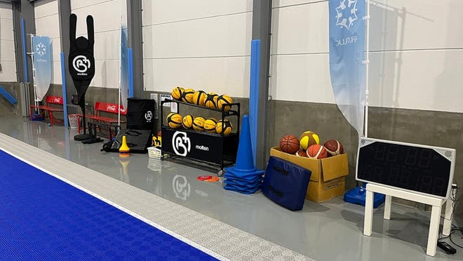 ERUTLUC CENTER バスケコートの写真2