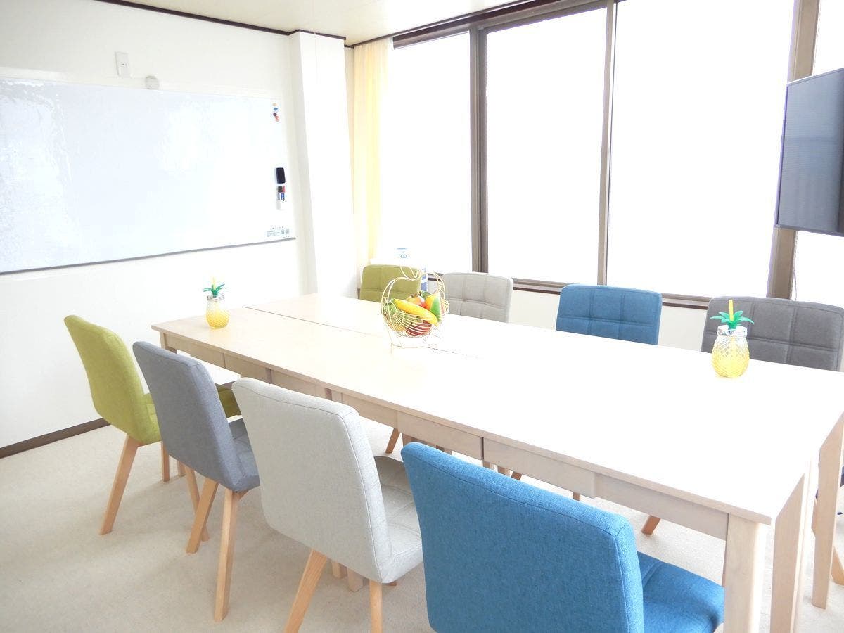  ＜パイナップル会議室🍍岡山駅前＞【室内動画あり】ビジネス・学生応援特価 ⭐️ 駅近・窓が多くて明るいお部屋⭐️ の写真1
