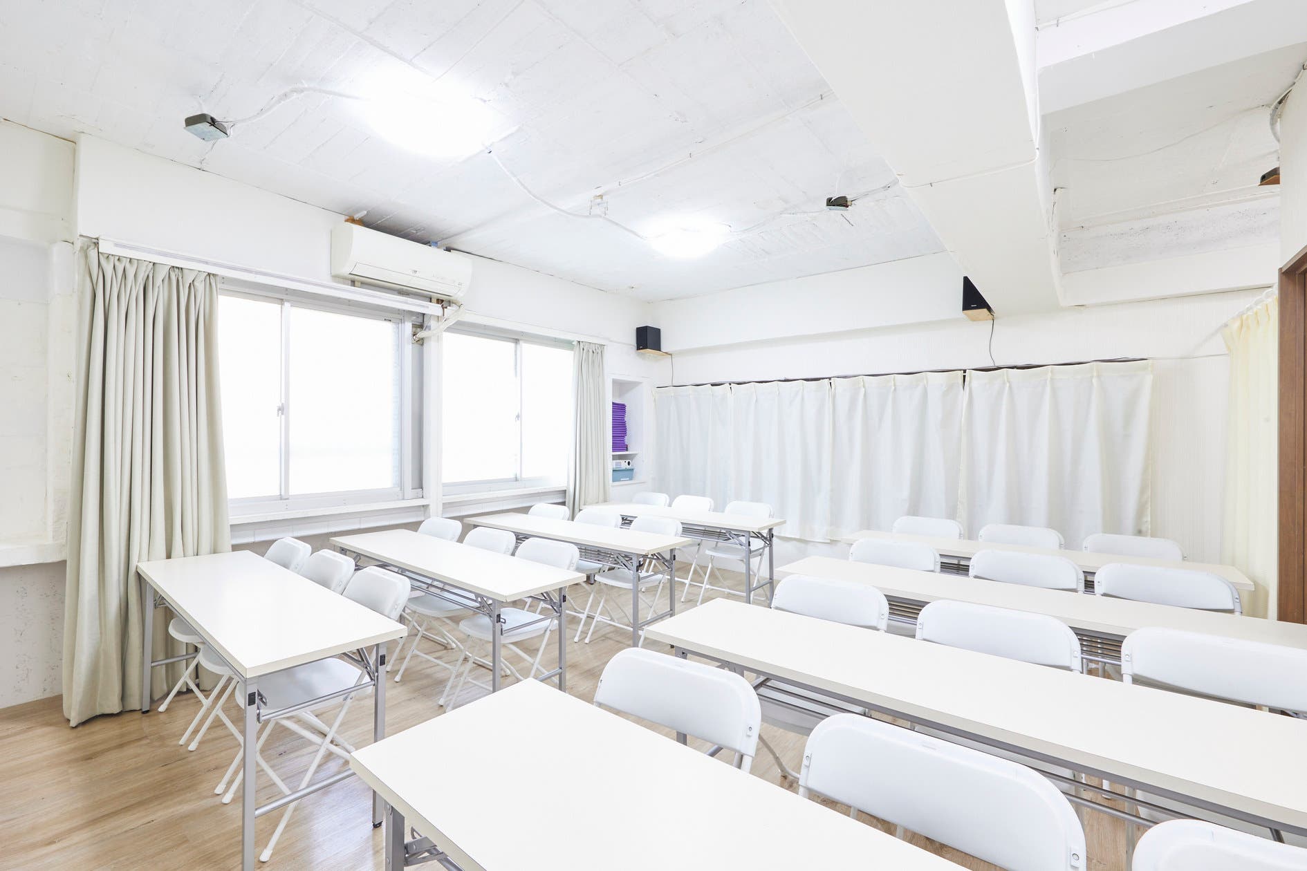 65型モニター⭐️エステベット3台設置⭐️壁一面ミラー&ヨガマット有⭐️スタジオやセミナーなどに最適なフリースペース⭐️の写真9