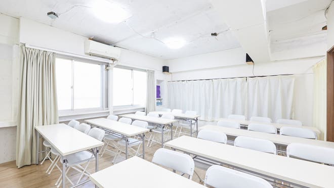 65型モニター⭐️エステベット3台設置⭐️壁一面ミラー&ヨガマット有⭐️スタジオやセミナーなどに最適なフリースペース⭐️の写真9