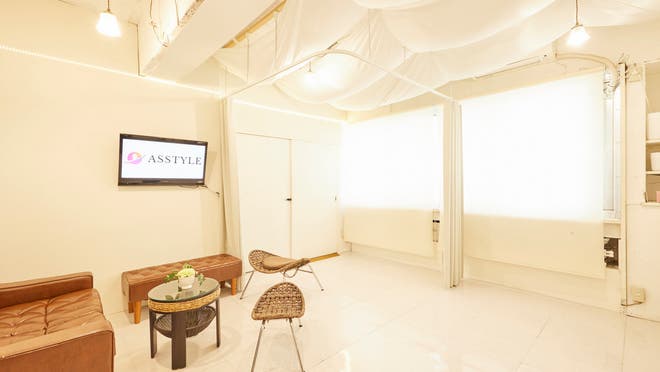 ⭐️完全個室⭐️エステベット2台完備!研修や出張サービスに最適✨メイク台や全身ミラー完備!!の写真2