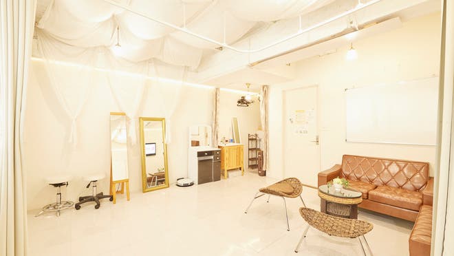 ⭐️完全個室⭐️エステベット2台完備!研修や出張サービスに最適✨メイク台や全身ミラー完備!!の写真4