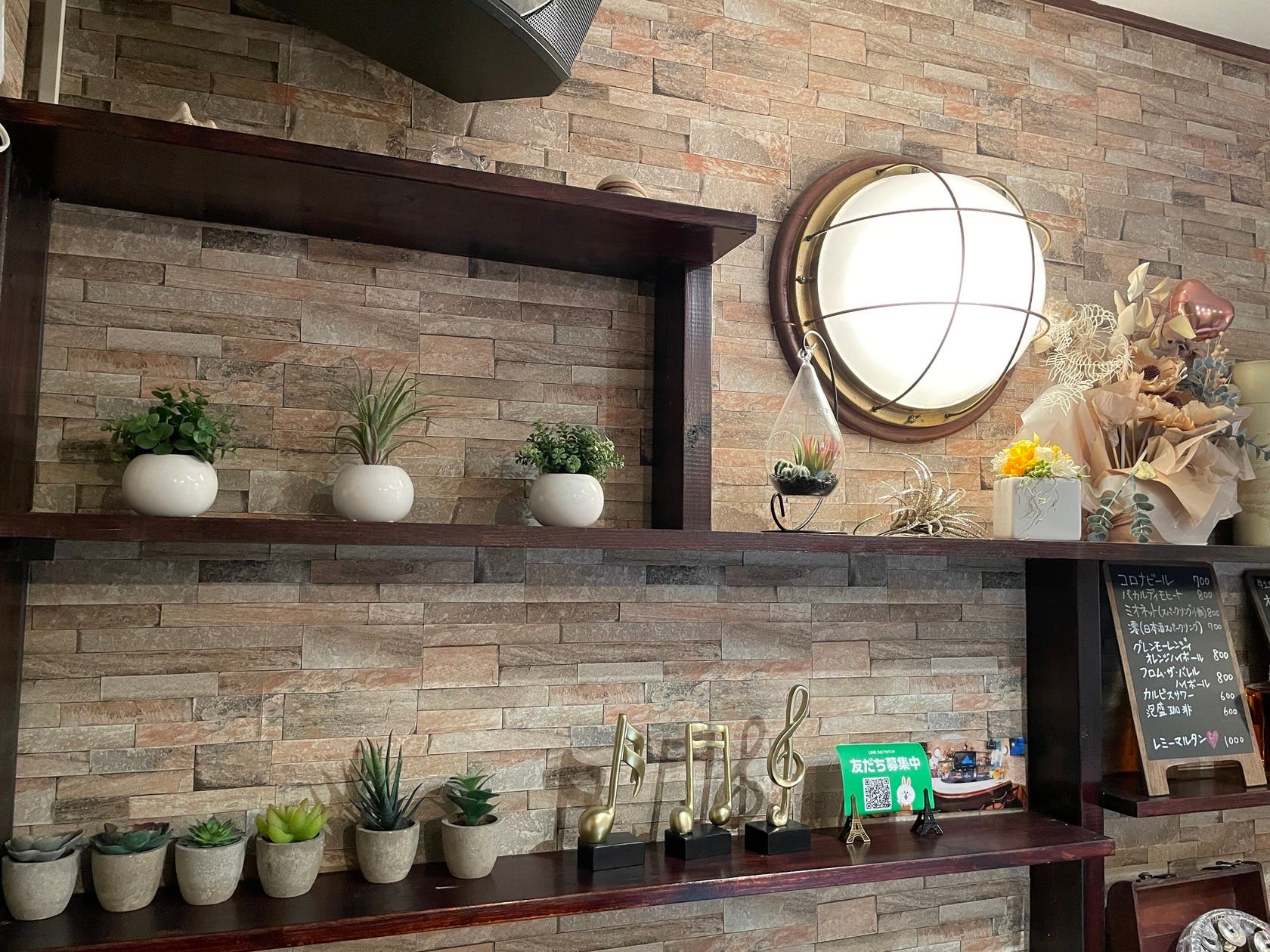 【新宿から電車で10分！】阿佐ヶ谷駅2分★カラオケBAR♬清潔でカフェのような温かみのある内装✨禁煙🚭の写真18