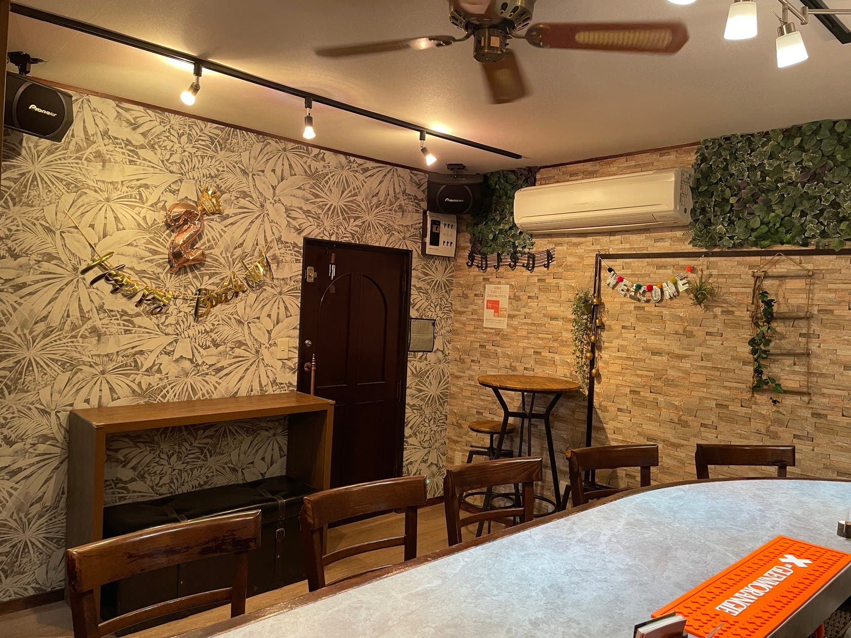 【新宿から電車で10分！】阿佐ヶ谷駅2分★カラオケBAR♬清潔でカフェのような温かみのある内装✨禁煙🚭の写真5