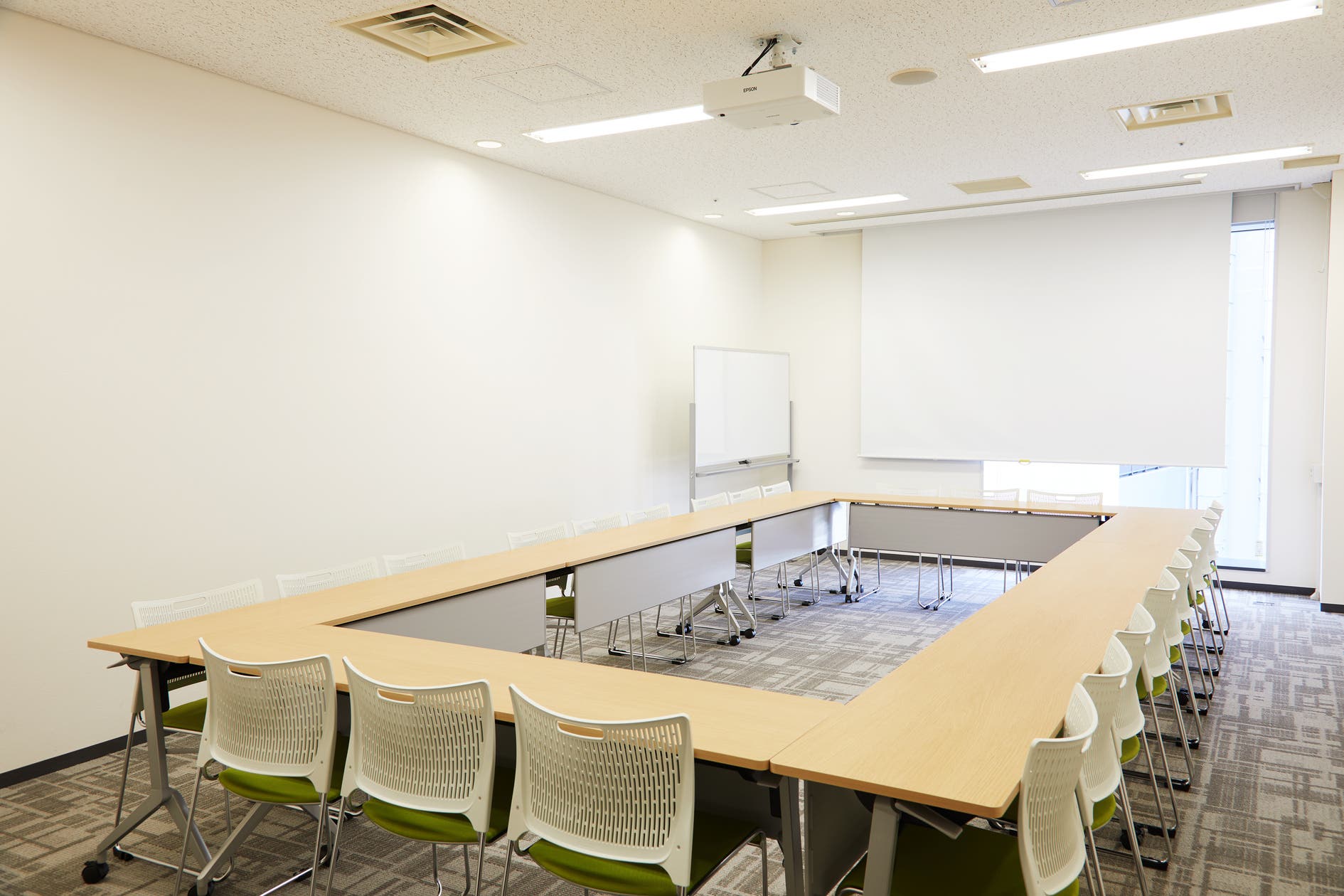 【Room A】＜直近1週間限定＆年末年始12/26～1/9限定＞渋谷駅直結　渋谷ヒカリエ内　無料Wi-Fi　飲食可の写真2