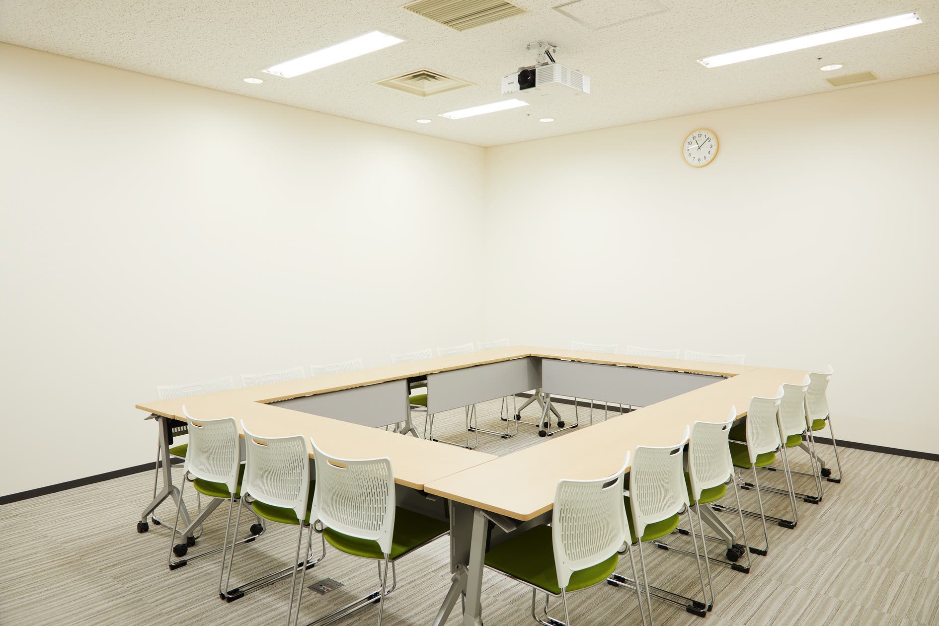 【Room B】＜直近1週間限定＆年末年始12/26～1/9限定＞渋谷駅直結　渋谷ヒカリエ内　無料Wi-Fi　飲食可の写真2