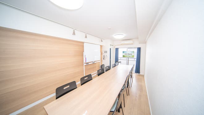 【渋谷駅3分】12席、光回線高速WiFi、モニター・ホワイトボード完備☆1日1回スタッフ完全清掃の会議室の写真1
