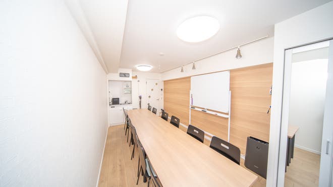 【渋谷駅3分】12席、光回線高速WiFi、モニター・ホワイトボード完備☆1日1回スタッフ完全清掃の会議室の写真2