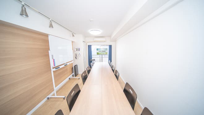 【渋谷駅3分】12席、光回線高速WiFi、モニター・ホワイトボード完備☆1日1回スタッフ完全清掃の会議室の写真4