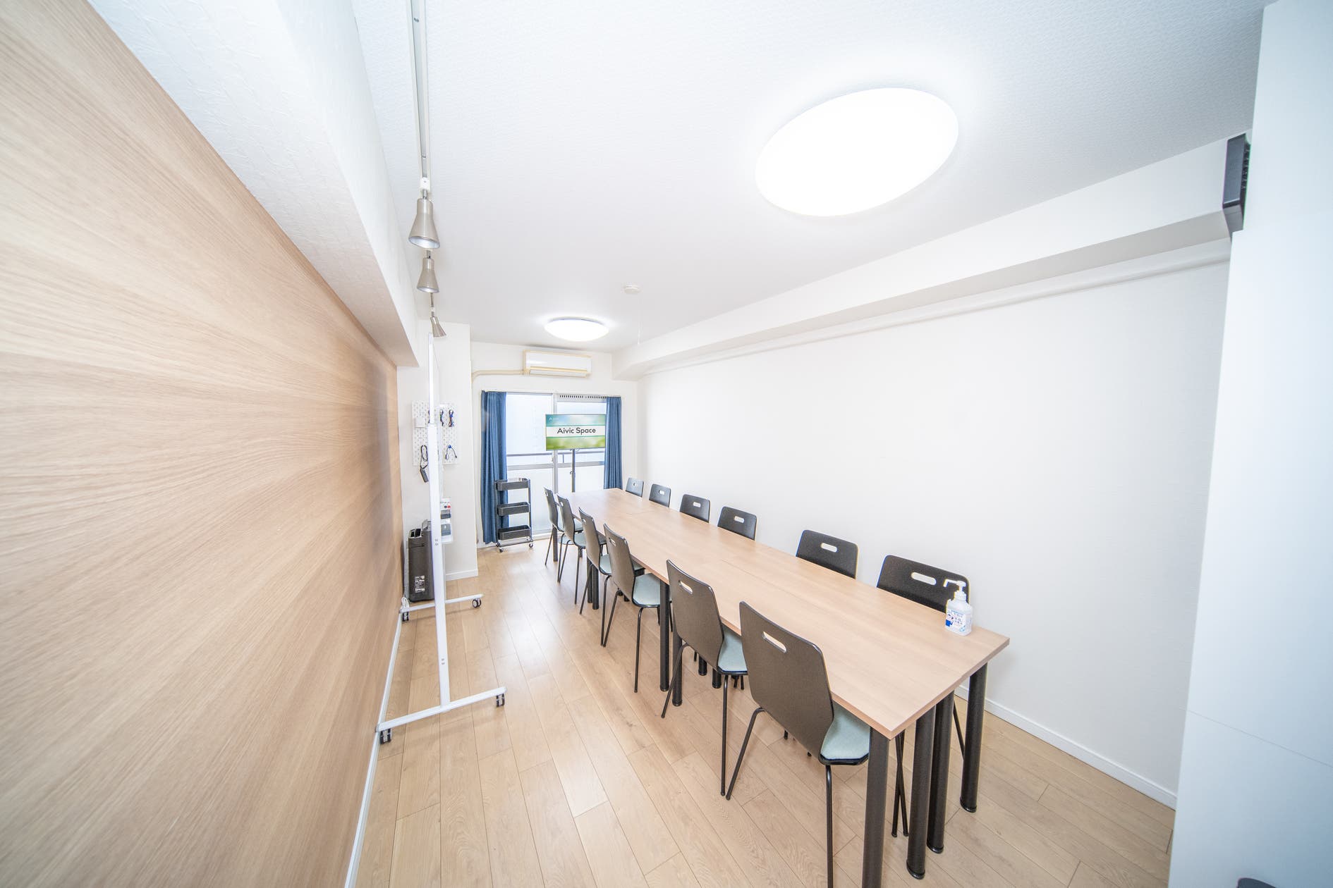 【渋谷駅3分】12席、光回線高速WiFi、モニター・ホワイトボード完備☆1日1回スタッフ完全清掃の会議室の写真6