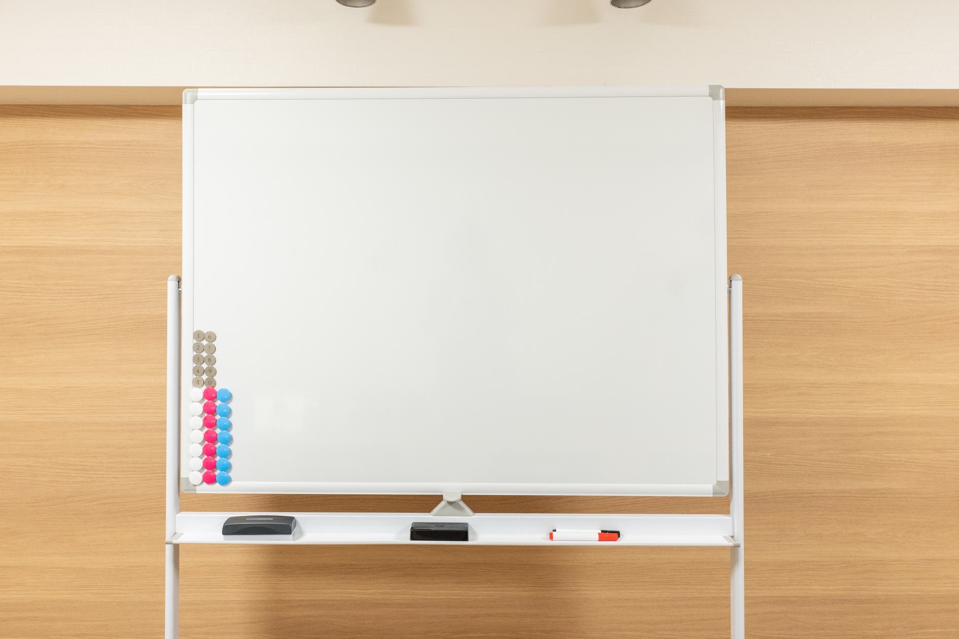 【渋谷駅3分】12席、光回線高速WiFi、モニター・ホワイトボード完備☆1日1回スタッフ完全清掃の会議室の写真11